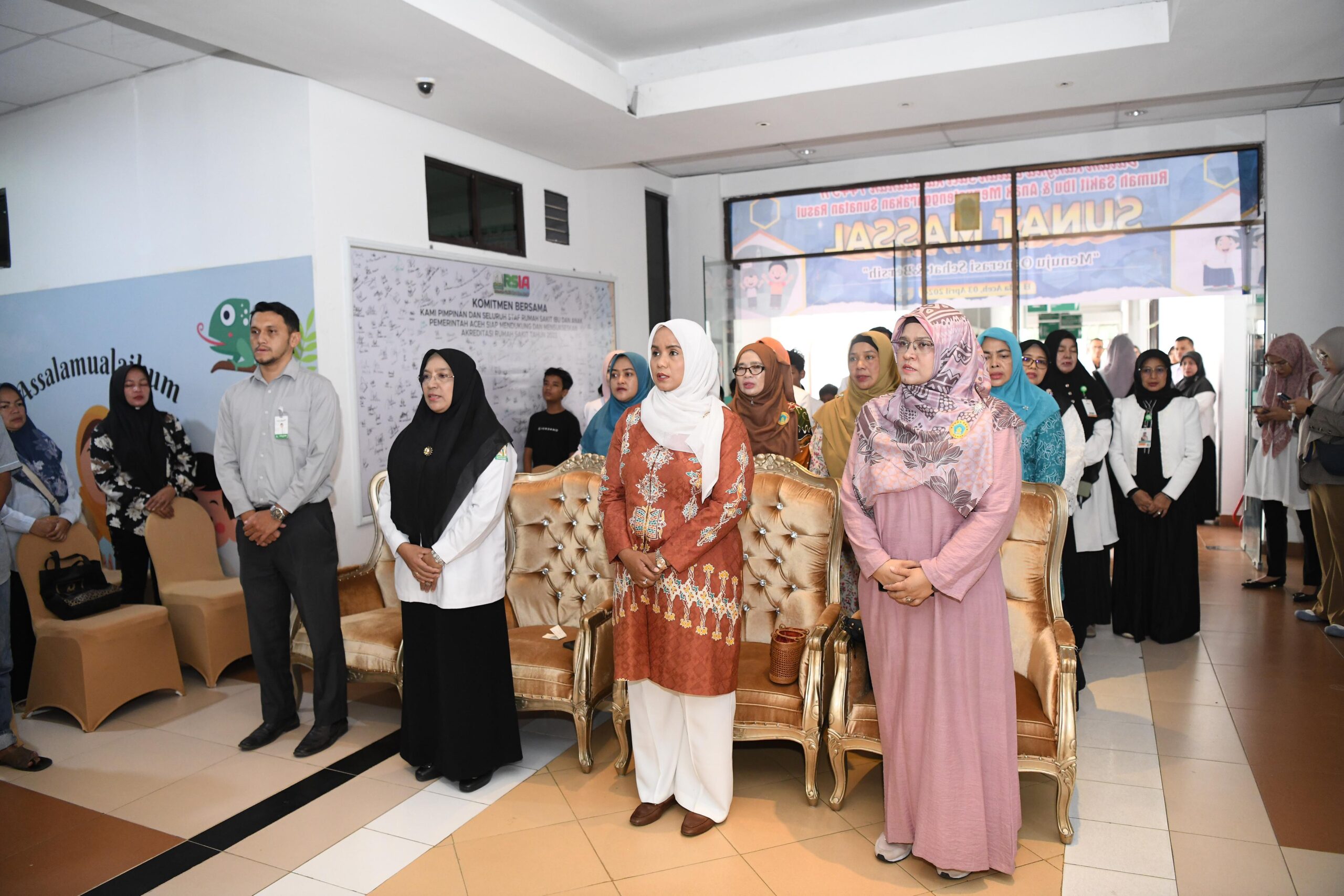 Puluhan Anak Ikuti Sunat Masal di RSIA Aceh | DISTORI